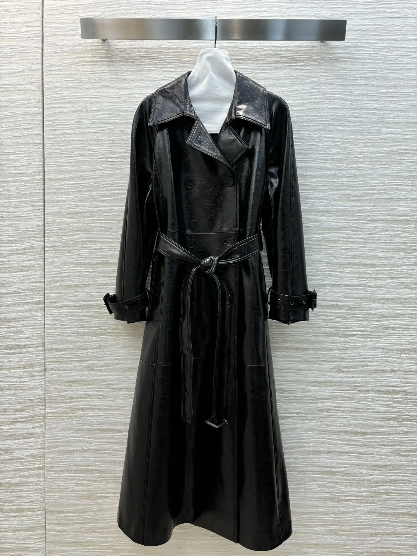 Casaco-longo-de-couro-genu-no-feminino-pele-de-carneiro-preta-gola ...