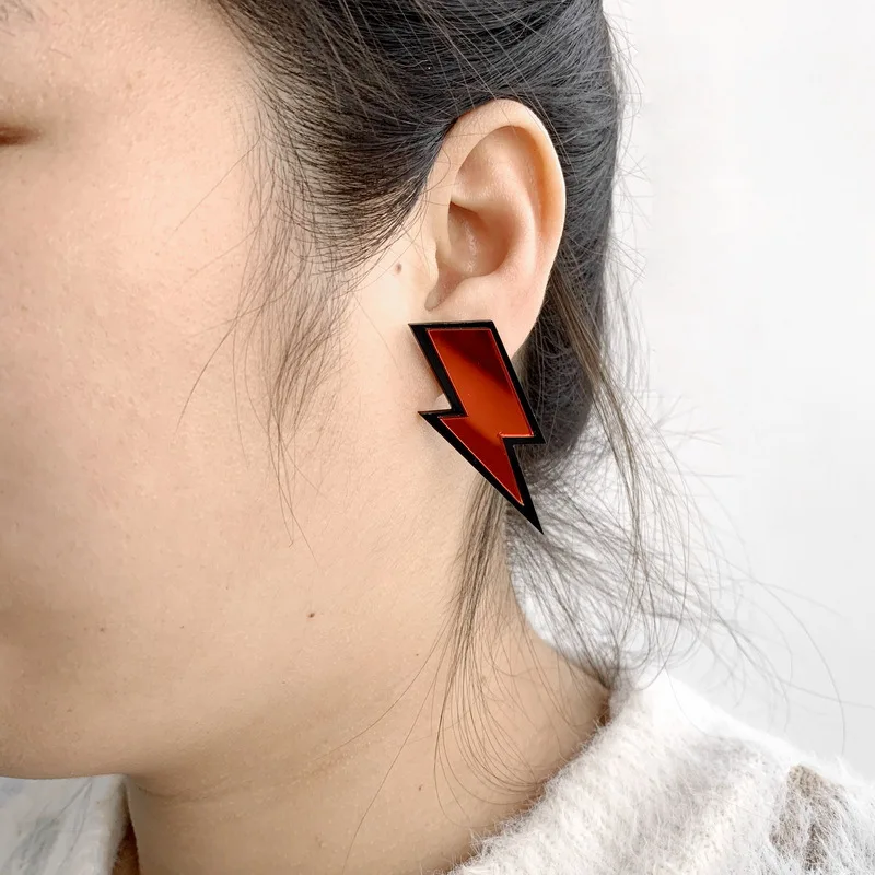 Flash Lightning Bolt On The Ear