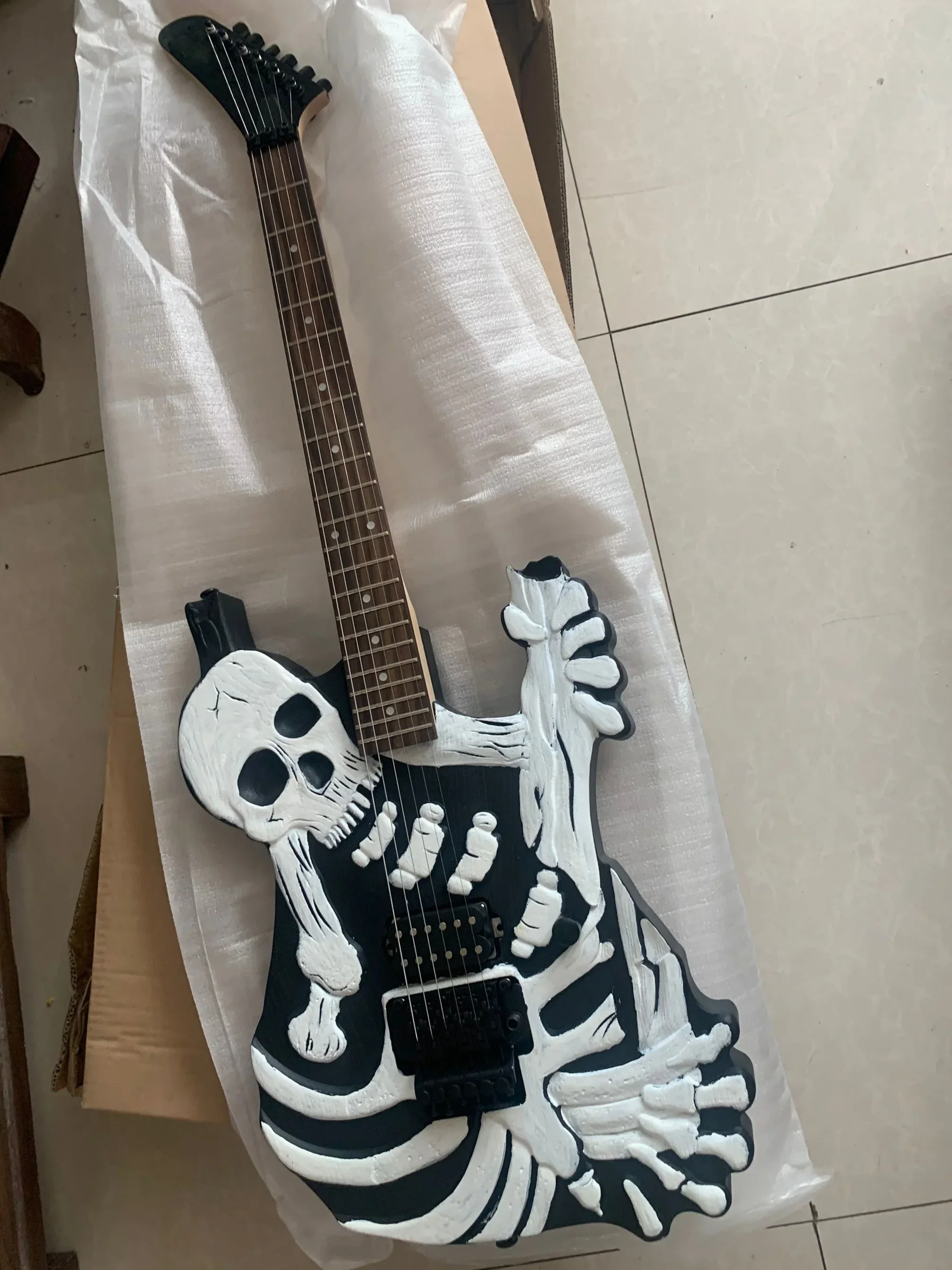 Upgrade-Skull-N-Bones-Mr-Scary-Electric-Guitar-Johnny-Black-Hardware ...
