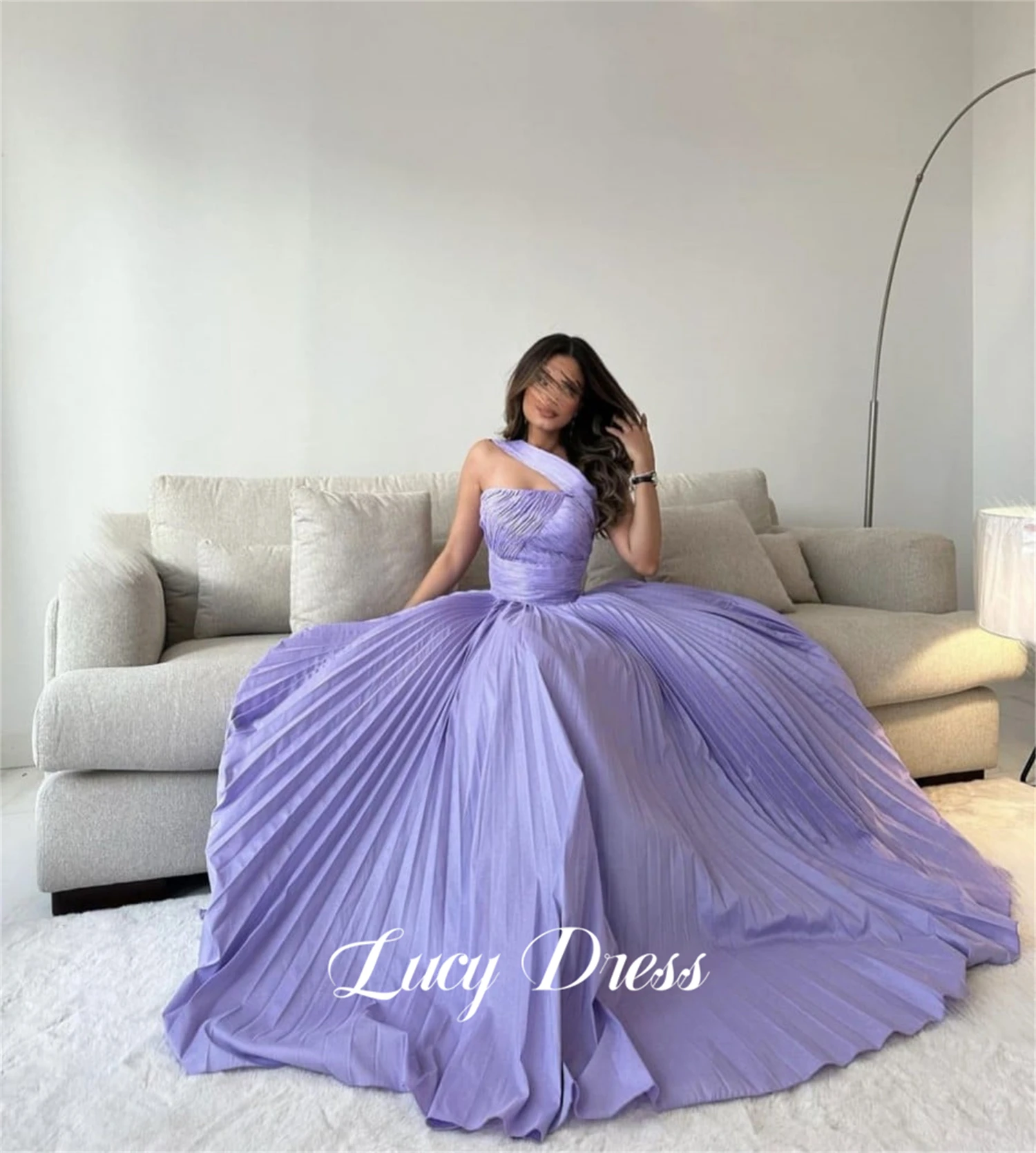 Lucy-Line-A-vestido-de-baile-de-sat-n-con-pliegues-morados-manga-de-un ...