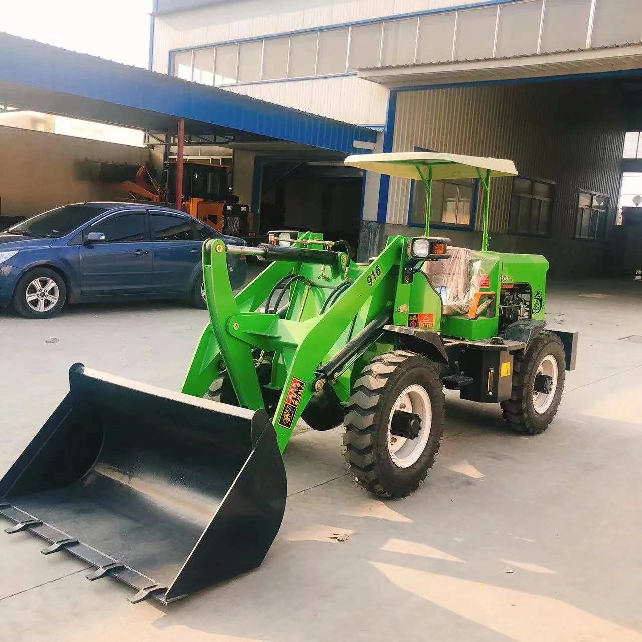 Small-four-wheel-drive-off-road-electric-loader-workshop-greenhouse ...