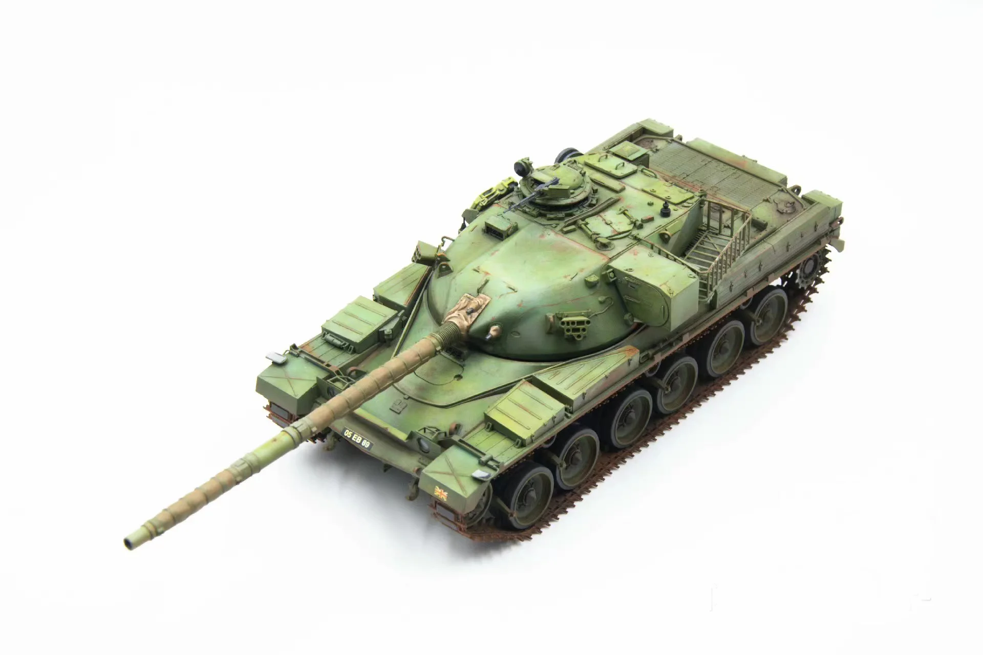 1-35-British-Chieftain-MK2-tank-OEM-finished-model.jpg