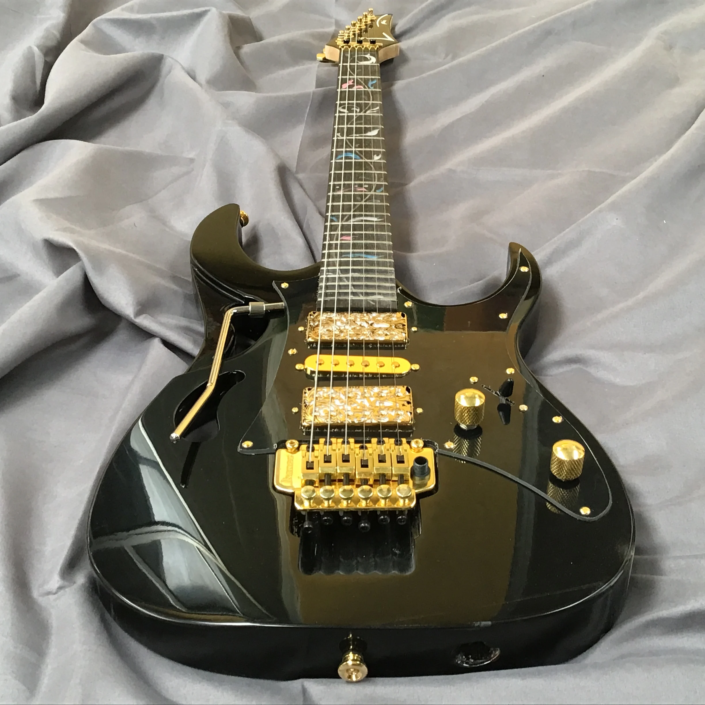Guitarra-El-ctrica-negra-de-7V-6-cuerdas-Hardware-dorado-HSH-env-o ...