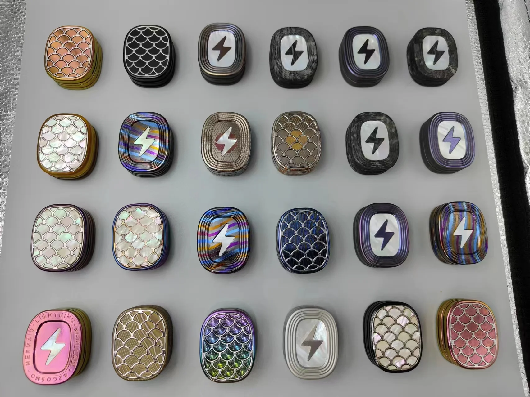 cosmo-Toujie-nebula-3-slider-lightning-push-card-edc-stress-relief-toy ...