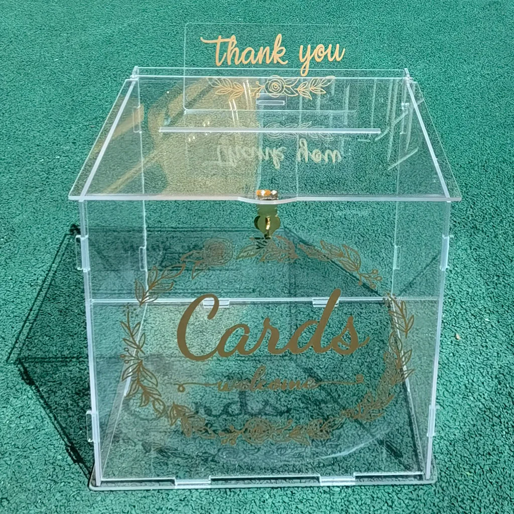 Lockable wedding card box | Beachweddingtips.com