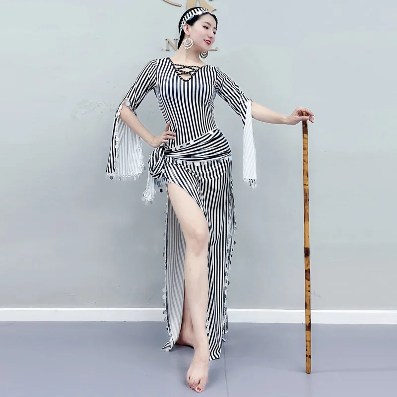 Vestido-de-danza-del-vientre-con-lentejuelas-doradas-y-seda-de-leche ...