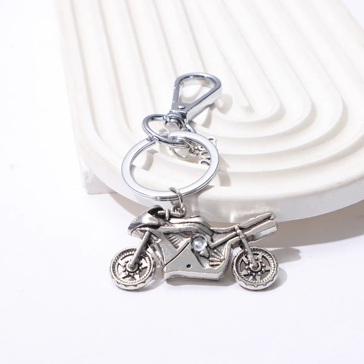 Imitation-Metal-Motorcycle-Key-Chain-Creative-Pendant-Small-Gift.png