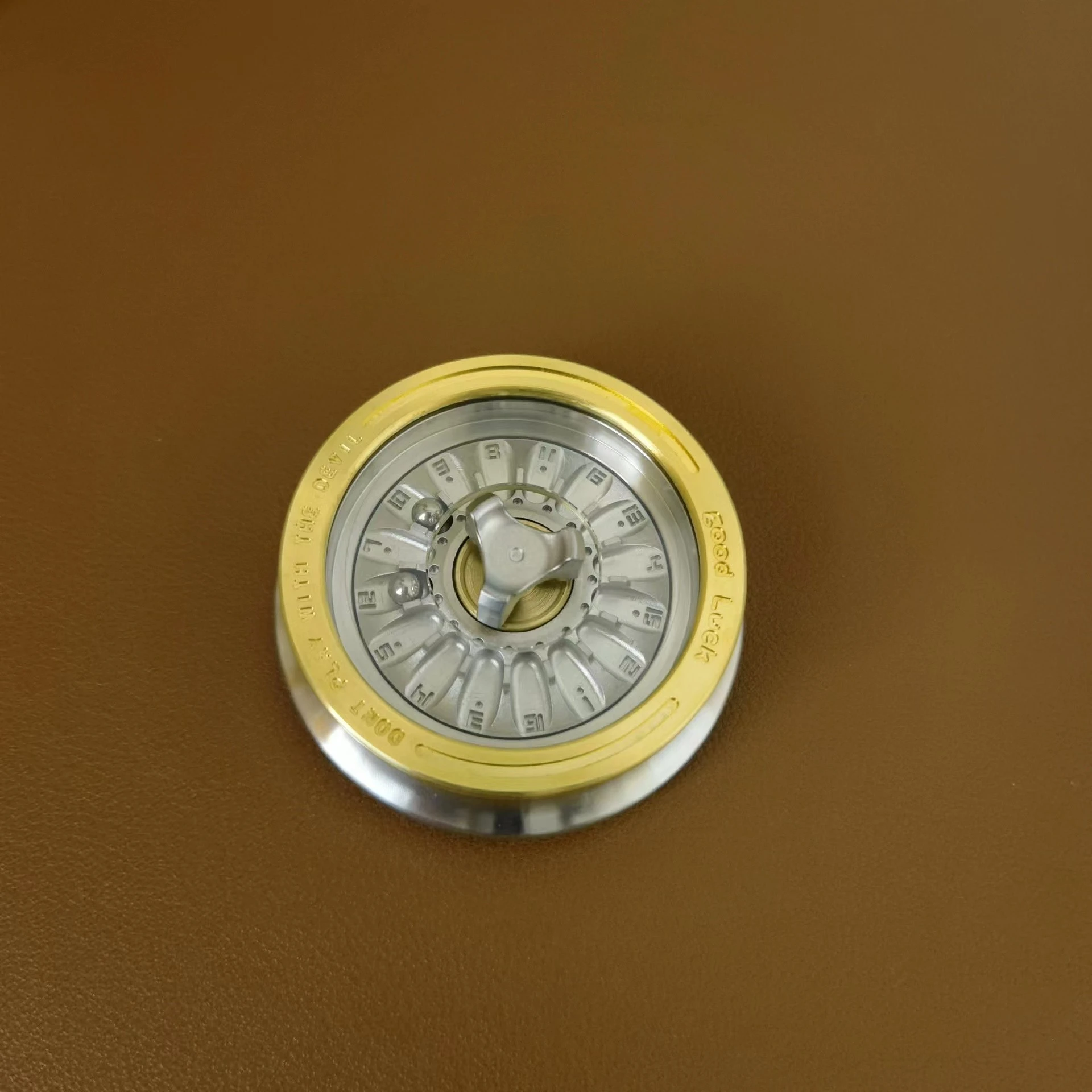 Lucky-Turntable-Fidget-Spinner-Carnival-Roulette-Composite-Linkage-Desk ...