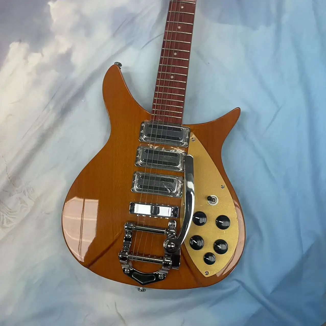 Rickenbacker-electric-guitar-6-string-integrated-electric-guitar-with-a ...