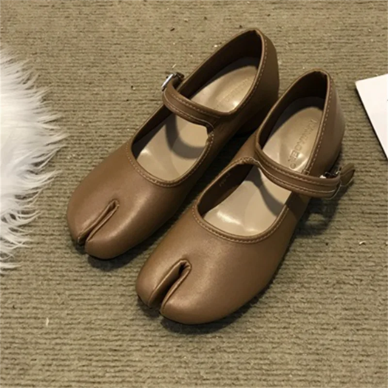 Split-Toe-Flats-Shoes-2024-New-Fashionable-Retro-MBuckle-ary-Jane-Women ...