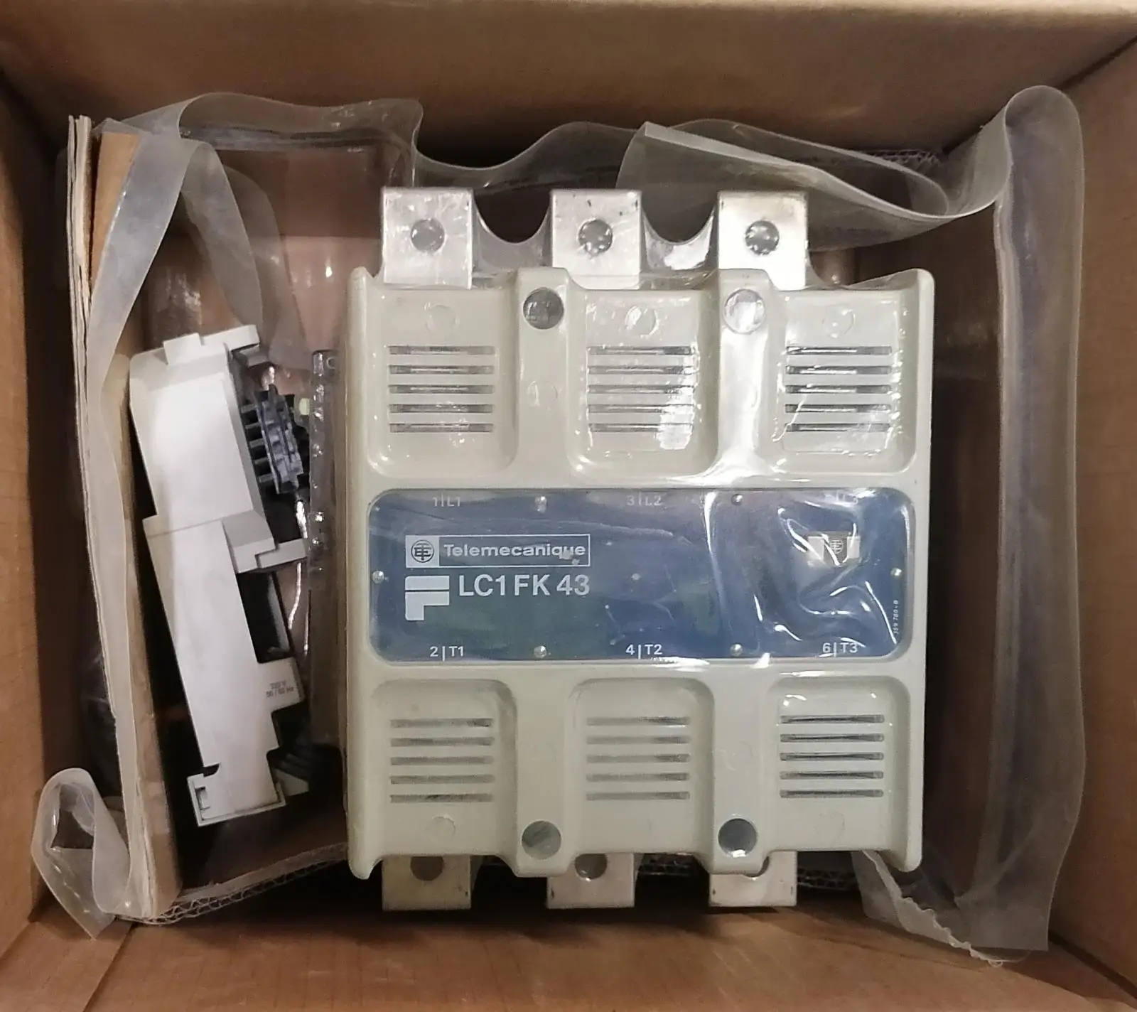 Telemecanique LC1FK43 + LX1FK220 stycznik ze swoją cewką nowość ...