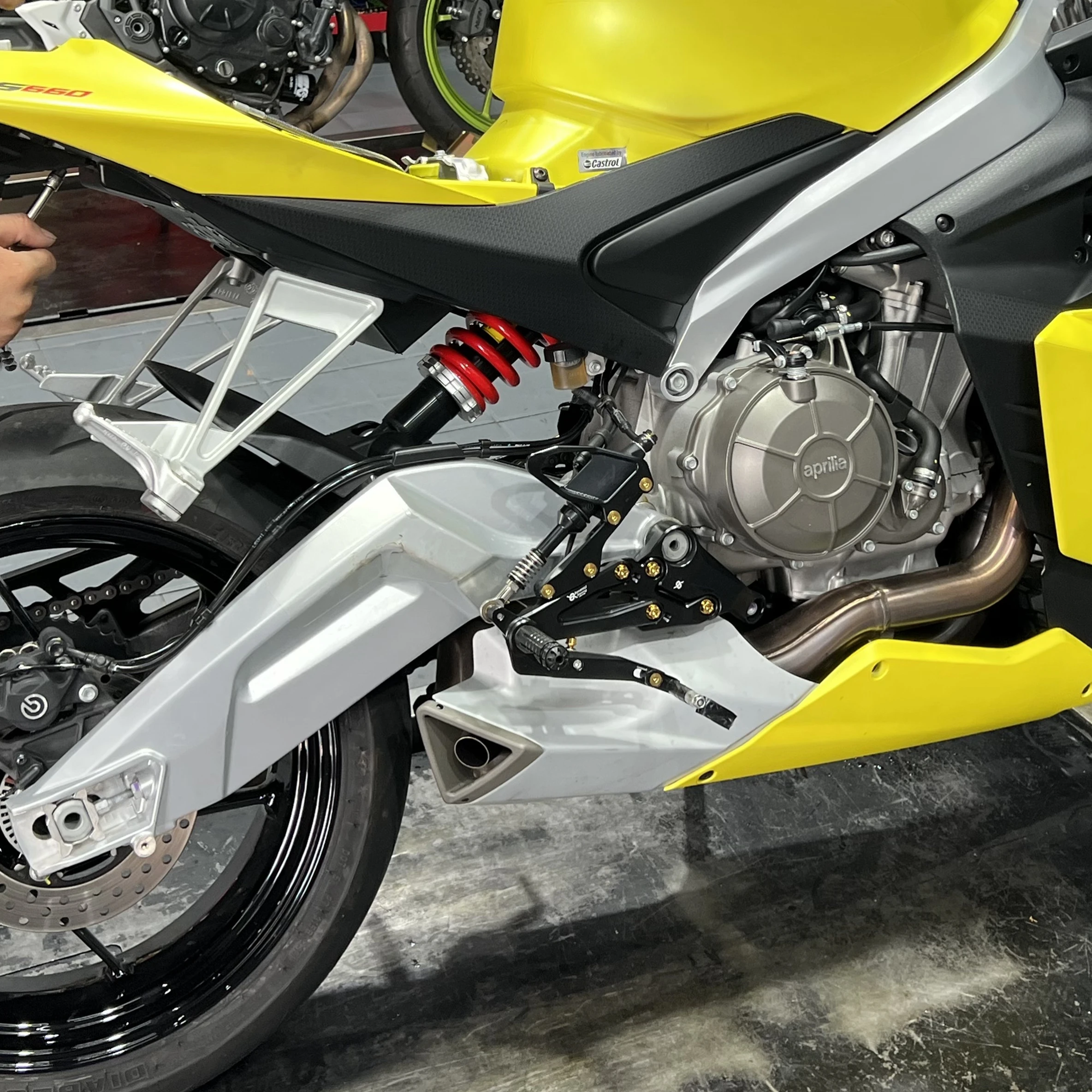 Aprilia Rsv4 Yellow