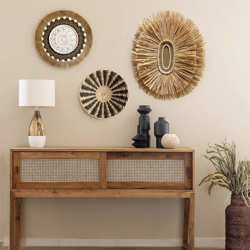 Thiết kế rattan wall decor phòng khách với tường trang trí bằng tre giàn