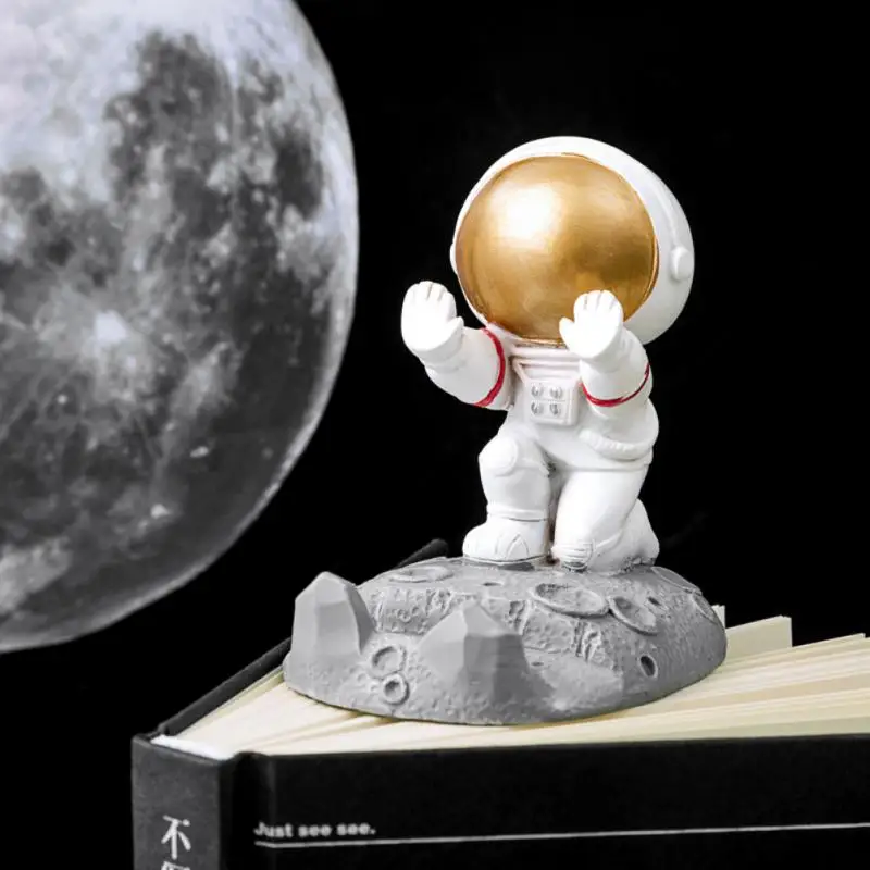 Office Desk Decoration Nordic Style Astronauts Mobile Phone Stand ...
