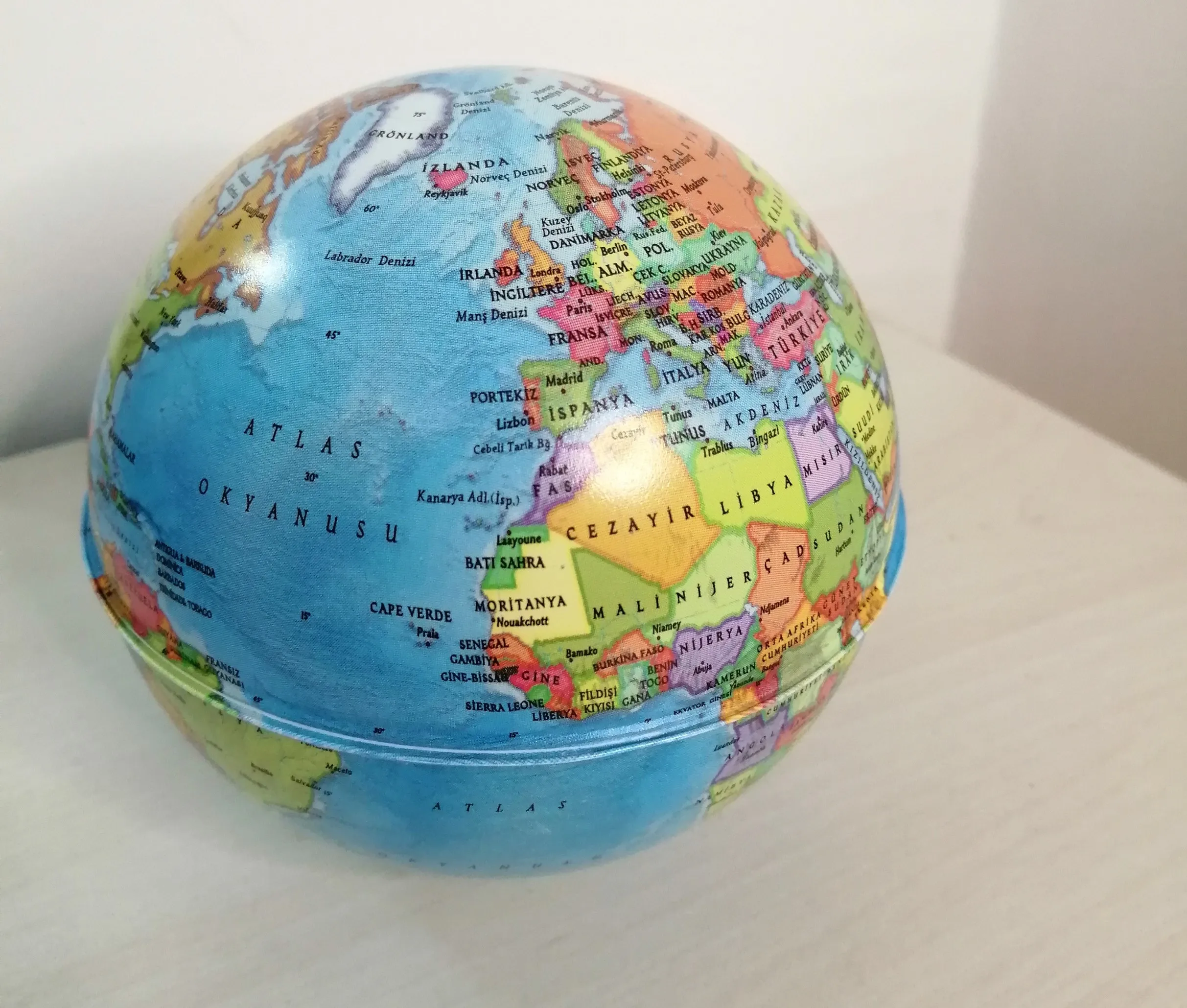 Earth-Money-Box-Earth-Piggy-Bank-World-Desktop-Object-World-Political ...