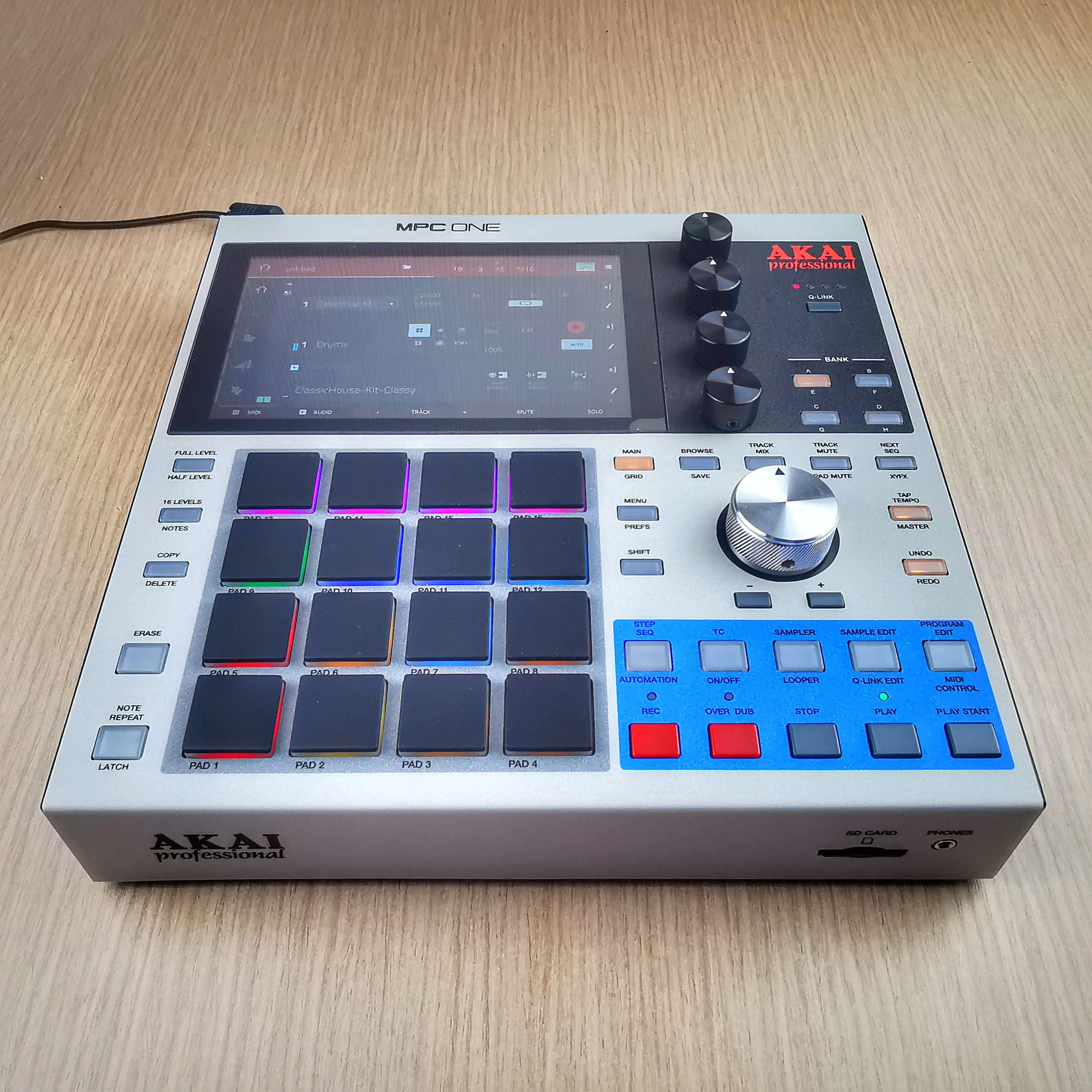 Skin-Skin-for-Akai-MPC-One-old-school-style.jpeg