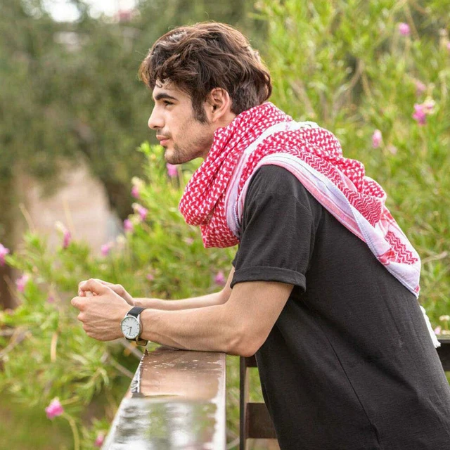 15 Ways To Wear A Keffiyeh Shemagh (PHOTOS) Hirbawi Kufiya, 48% OFF