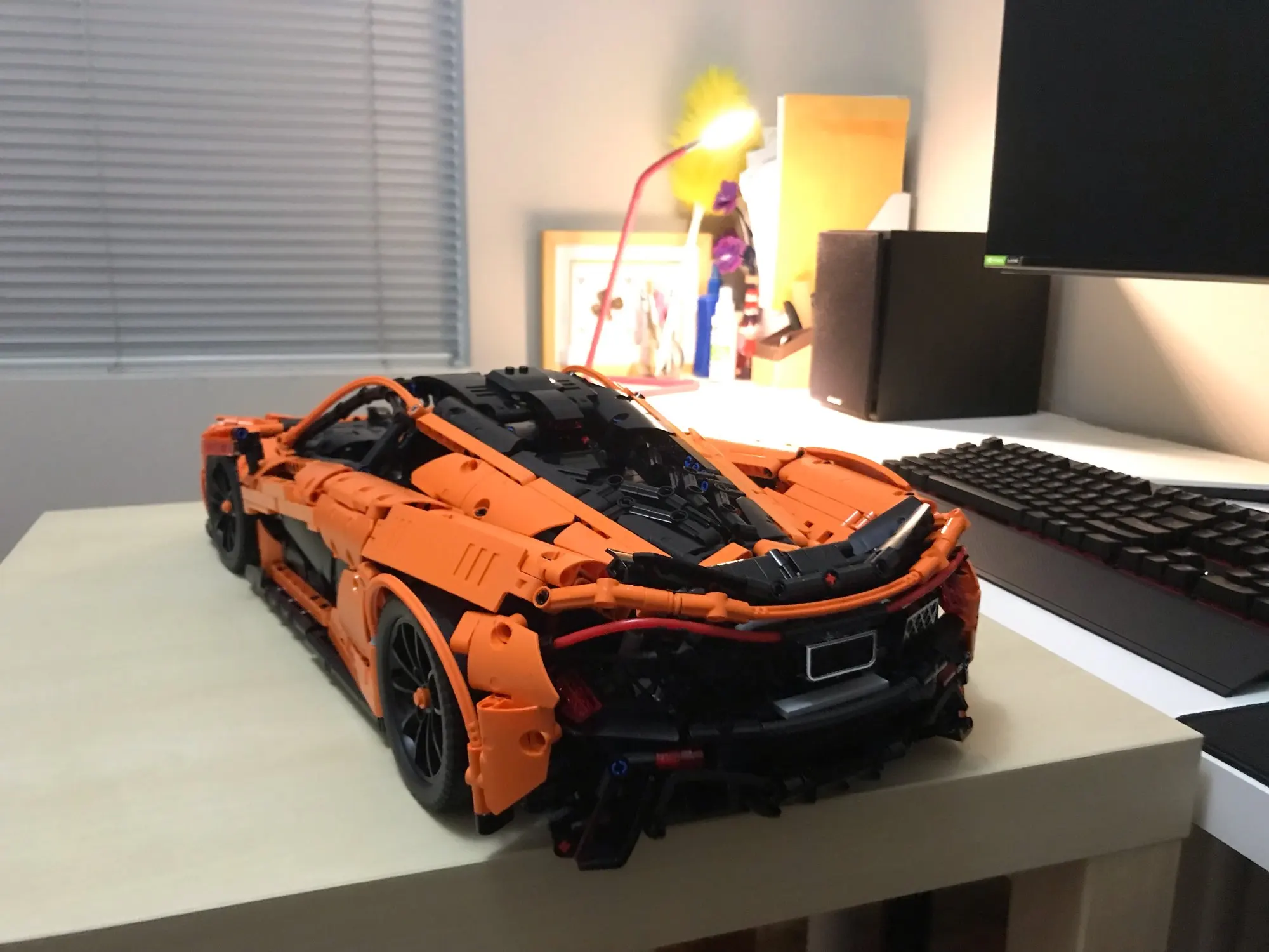 Mould King 13090 McLaren P1 Technic 13090 Super Hyper Race Car 1:8 With Motor 3302Pcs Building ...