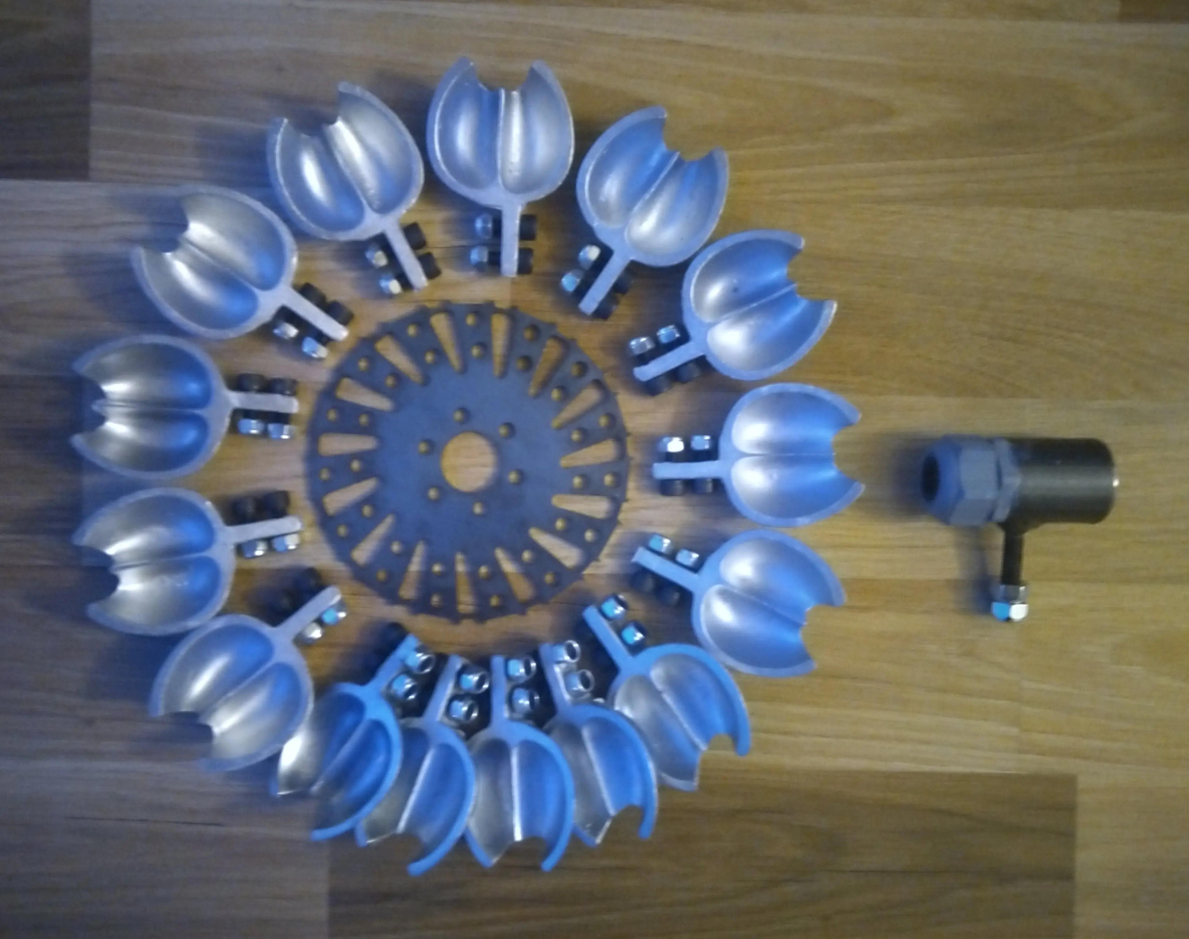 Pelton-Water-Turbine-Wheel-With-15-Aluminum-Spoon-External-Diameter-300 ...