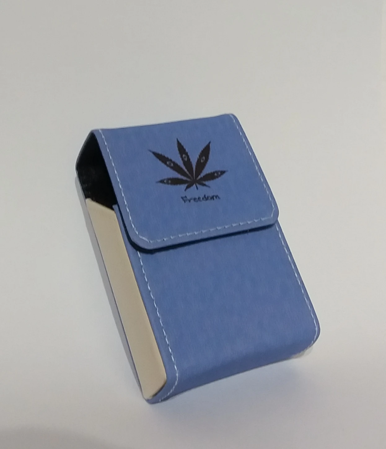 Blue-cigarette-case-7x10x3-cm-accessories-Design-blue-and-white.jpg