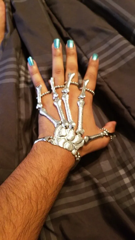 Finger Bracelet Skeleton Hand - Life Changing Products