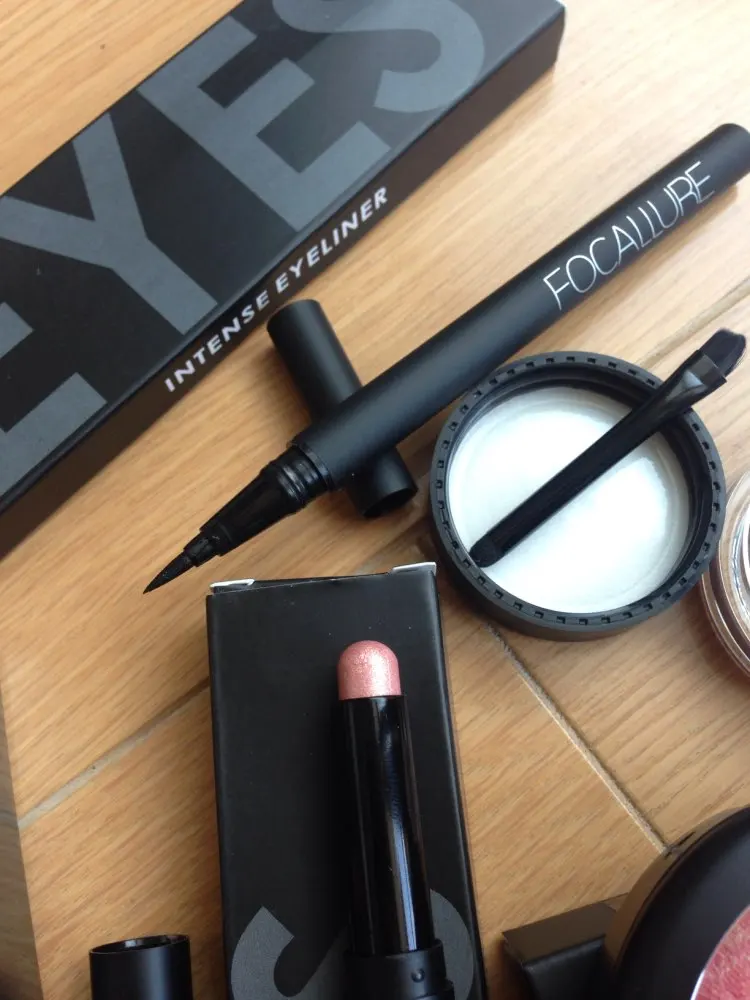 12 Colors Long Wear Best Eyeshadow - Life Changing Products