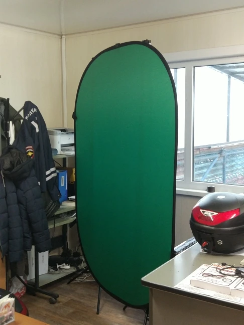 Pop Up Oval Backdrop – Collapsible, Reversible 5″ x 6.5″ - BuyGreenScreens