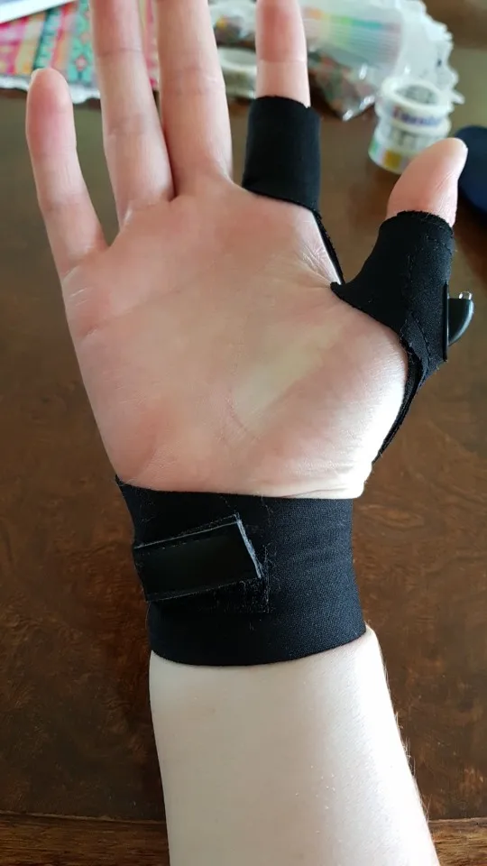 LED Flashlight Gloves - Life Changing Products